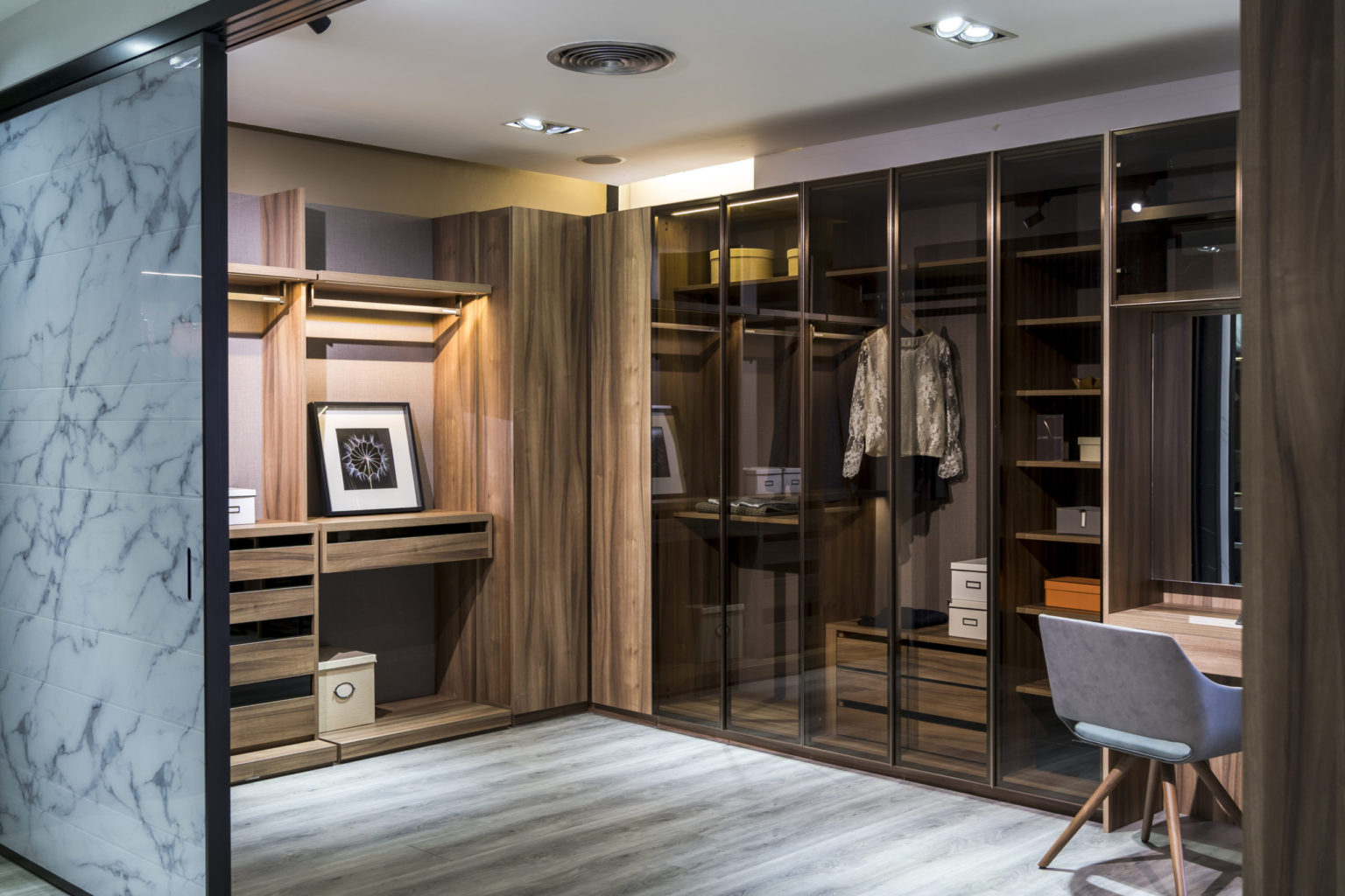 L Shape Walk In Closet – RCD Design Center